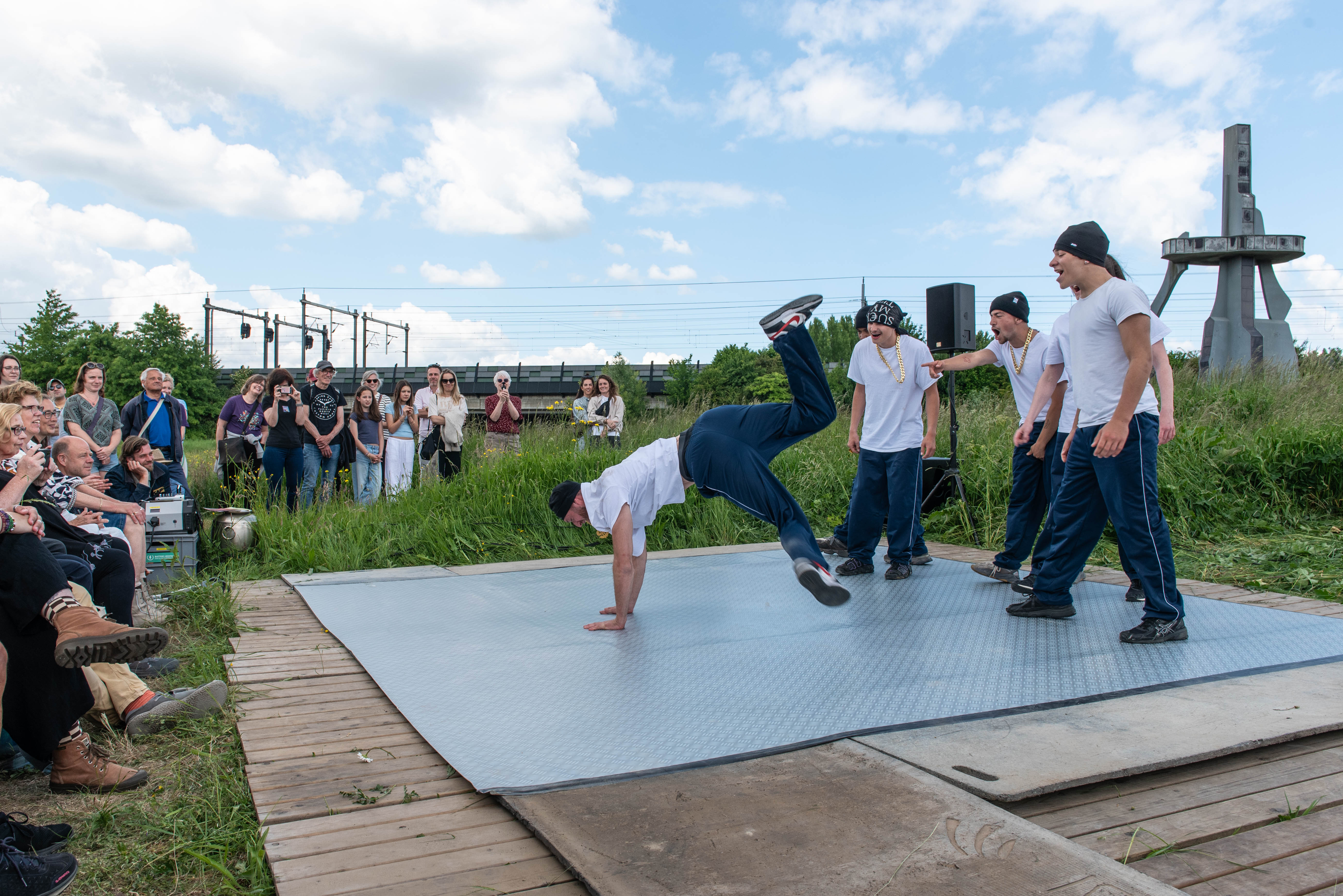 Zingende Beelden trekt veel bezoekers Máximapark - Cultuur 19
